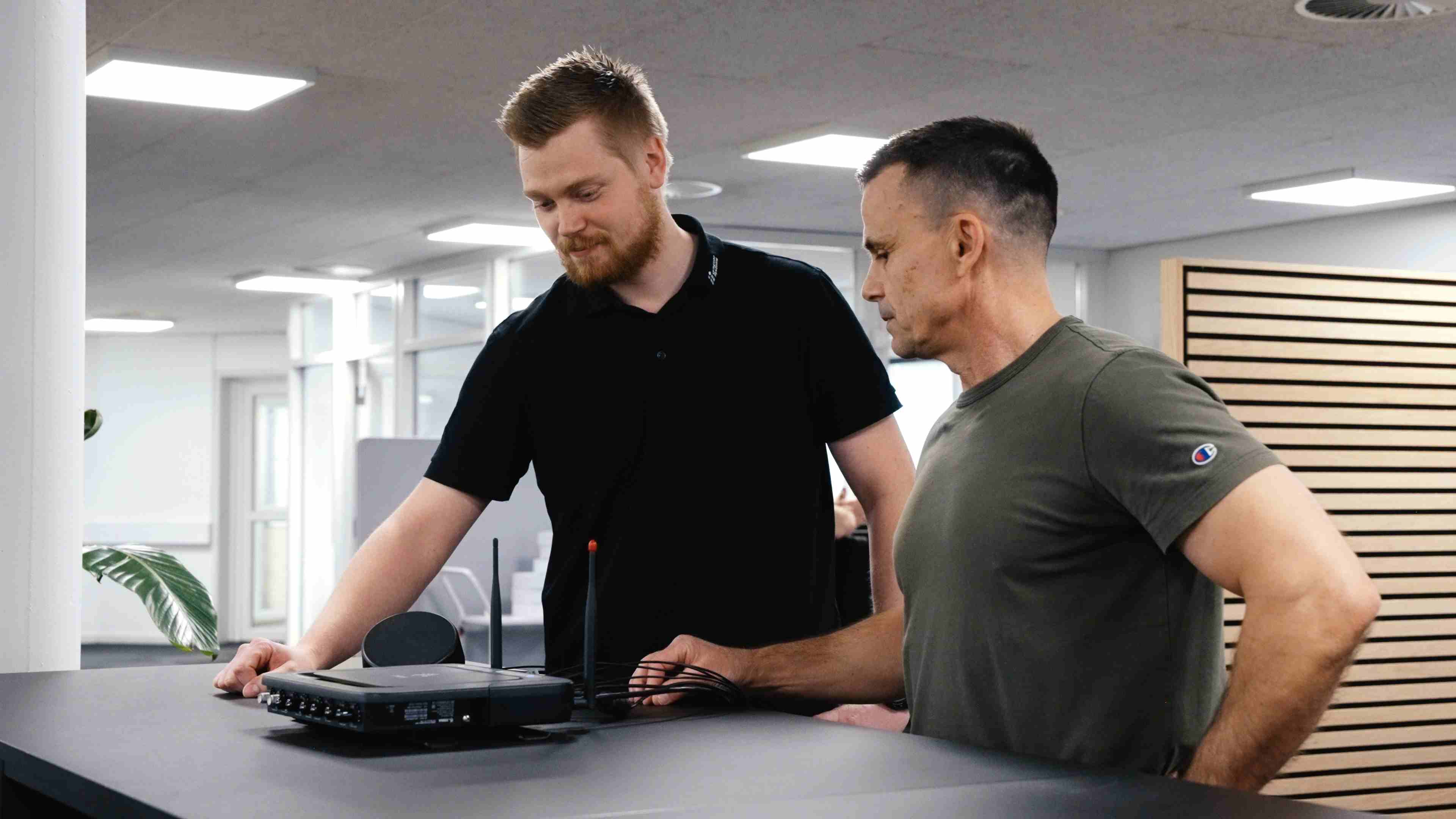 RFID Tunnel Reader for Real-Time Warehouse Validation | Lyngsoe